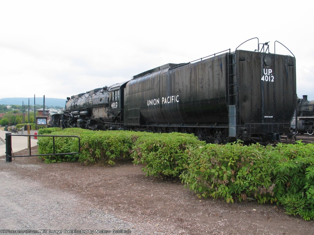 UP 4012 Tender
